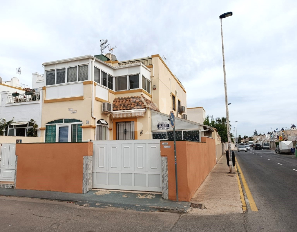 CORNER DUPLEX WITH SOLARIUM AND POOL