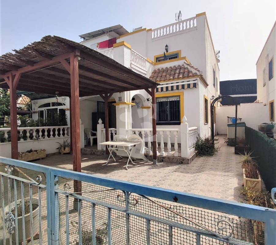 CORNER DUPLEX WITH SOLARIUM AND POOL